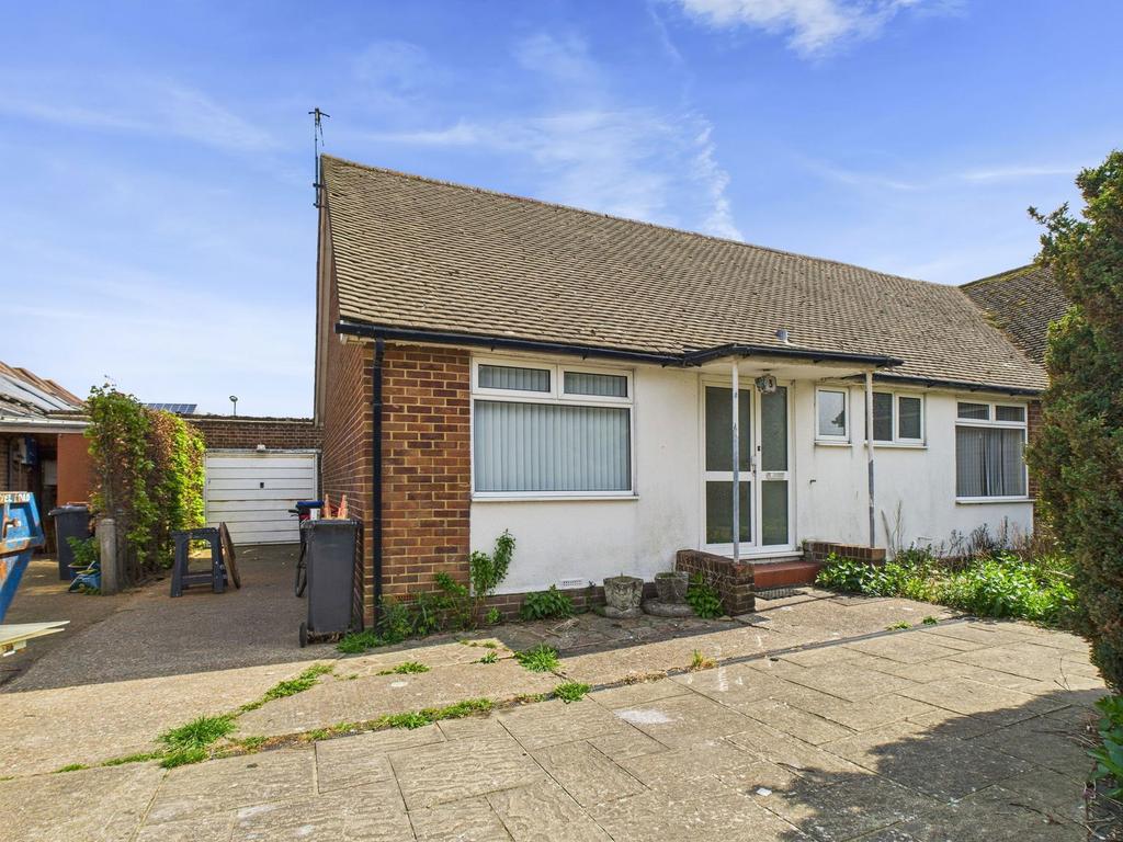 Stuart Close, Worthing, BN11 2AQ 2 bed semi-detached bungalow for sale ...