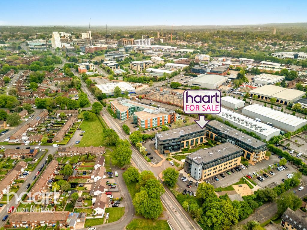 Wokingham Road, BRACKNELL 2 bed flat for sale - £375,000