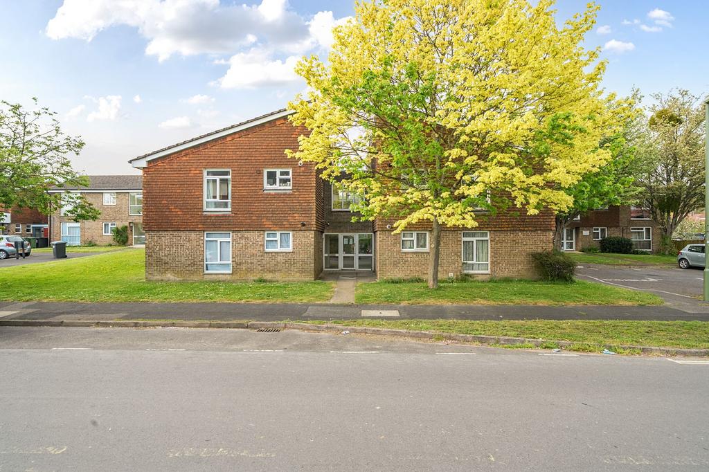 Milland Road, Penton Place Milland... 1 bed flat - £1,200 pcm (£277 pw)