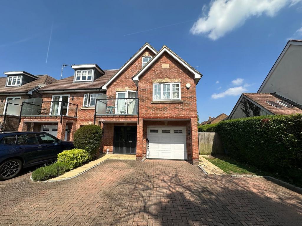 Forest Road, Binfield, RG42 4 bed semi-detached house - £875,000