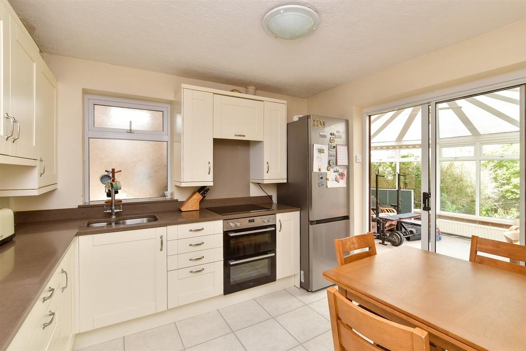 Downland Road, Brighton BN2 3 bed detached bungalow - £330,000
