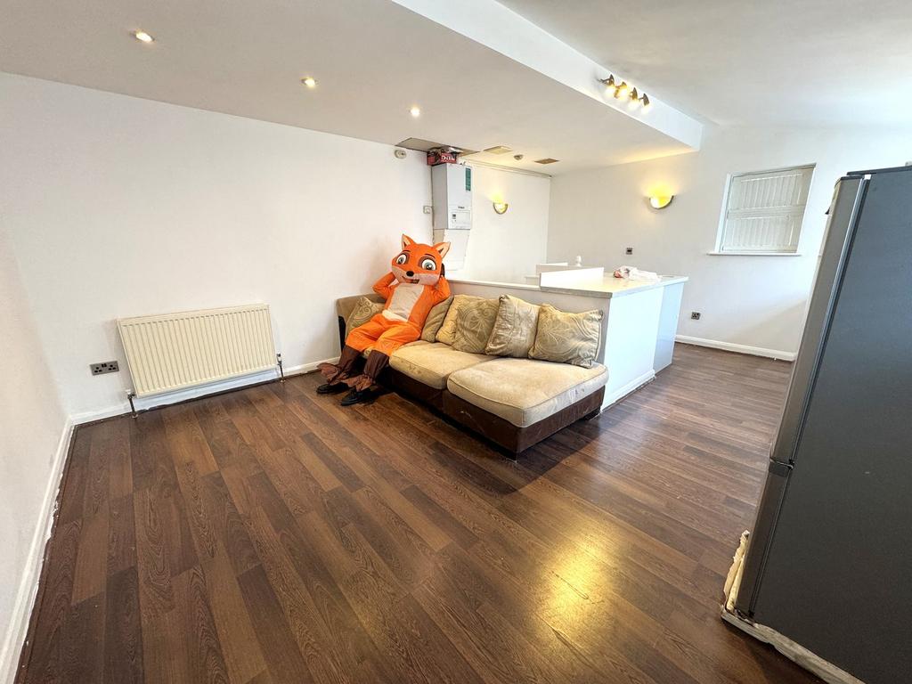 Outram Road, East Ham, London, E6 2 bed maisonette for sale - £300,000