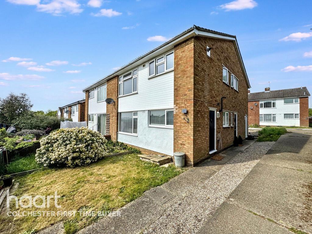 Suffolk Close, Colchester 2 bed maisonette - £200,000