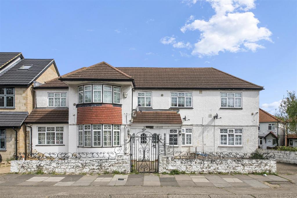Heston Road, Hounslow TW5 5 bed detached house for sale - £1,100,000