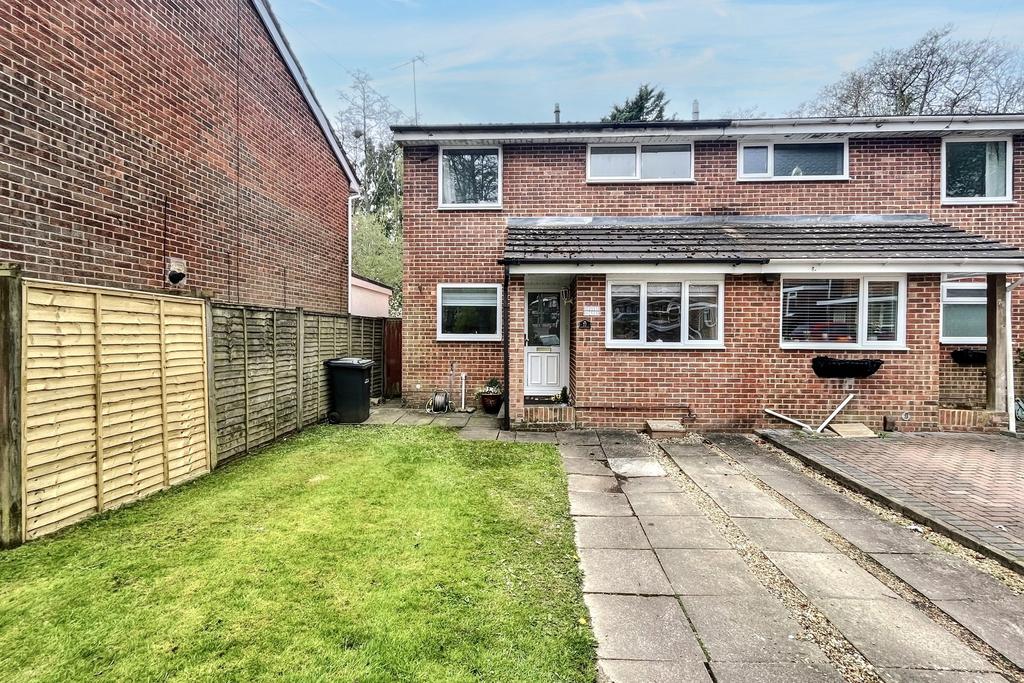 Ampfield 4 bed semi-detached house - £400,000