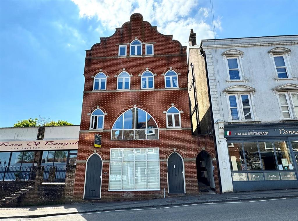 The Broadway, Crowborough 1 bed flat for sale - £160,000
