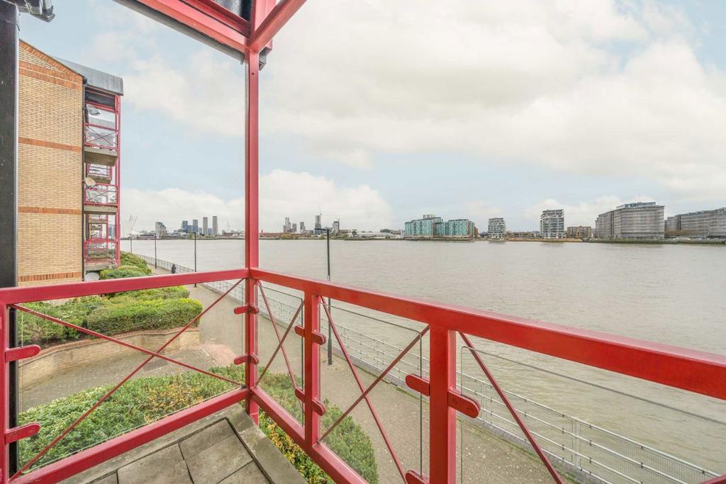 Caledonian Wharf, London E14 1 bed flat - £300,000