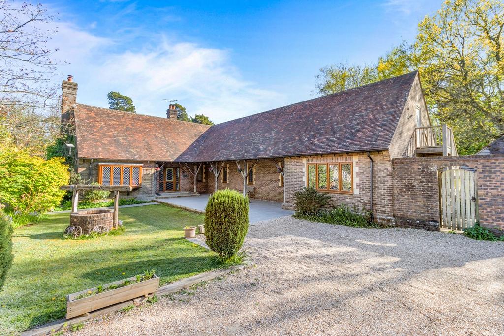 Netherfield, Netherfield, TN33 4 bed detached house for sale - £1,100,000