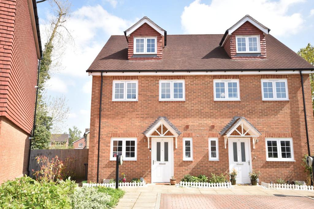 Smallfield, Surrey, RH6 4 bed semi-detached house for sale - £465,000
