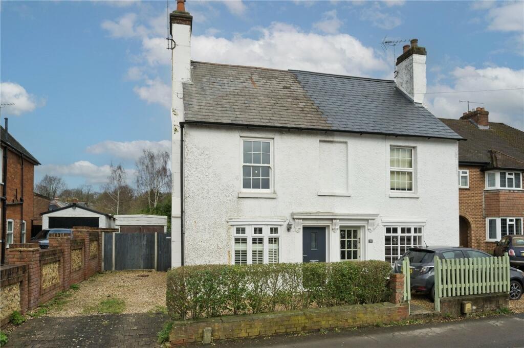 Hale Road, Farnham, Surrey, GU9 3 bed semi-detached house for sale - £ ...