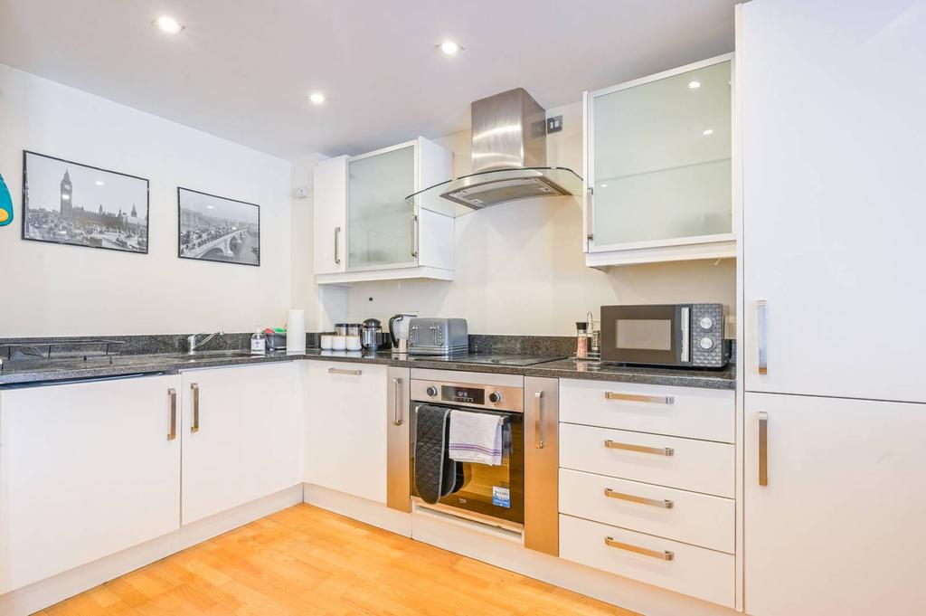Block Wharf, E14, Docklands, London, E14 2 bed flat for sale - £425,000