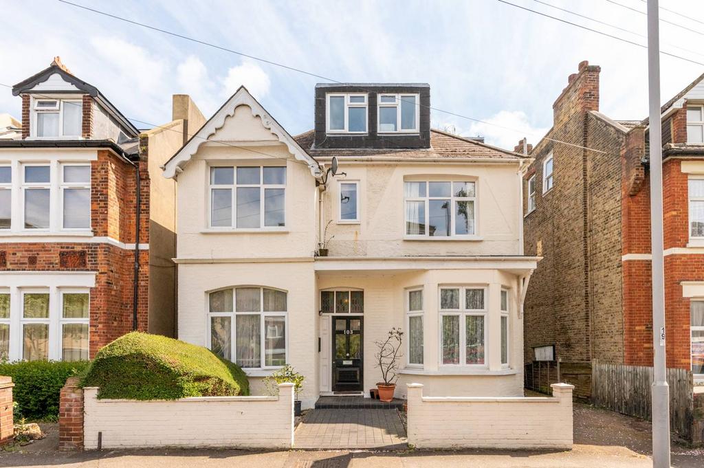 King Charles Road, Surbiton, KT5 1 bed flat - £2,600 pcm (£600 pw)