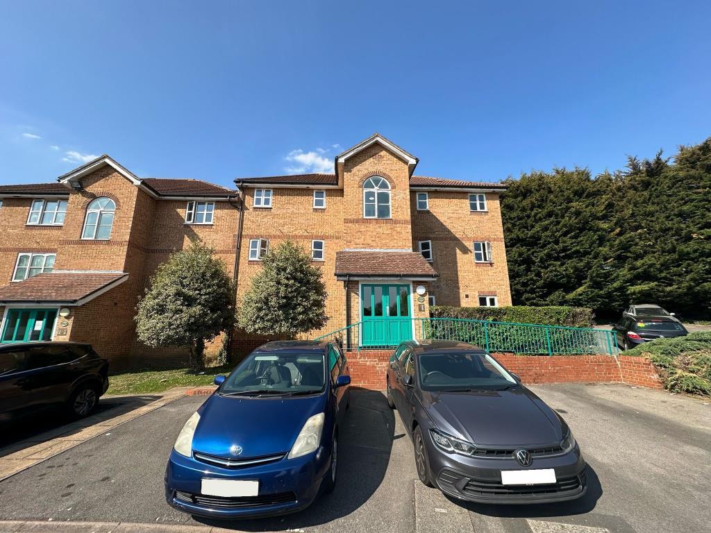 Slough, Berkshire, SL1 1 bed flat - £1,050 pcm (£242 pw)