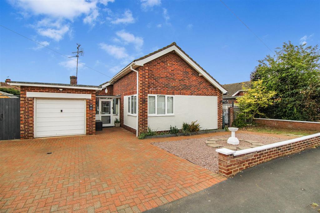 South Moor Drive, Heacham, King's Lynn 3 bed detached bungalow for sale ...