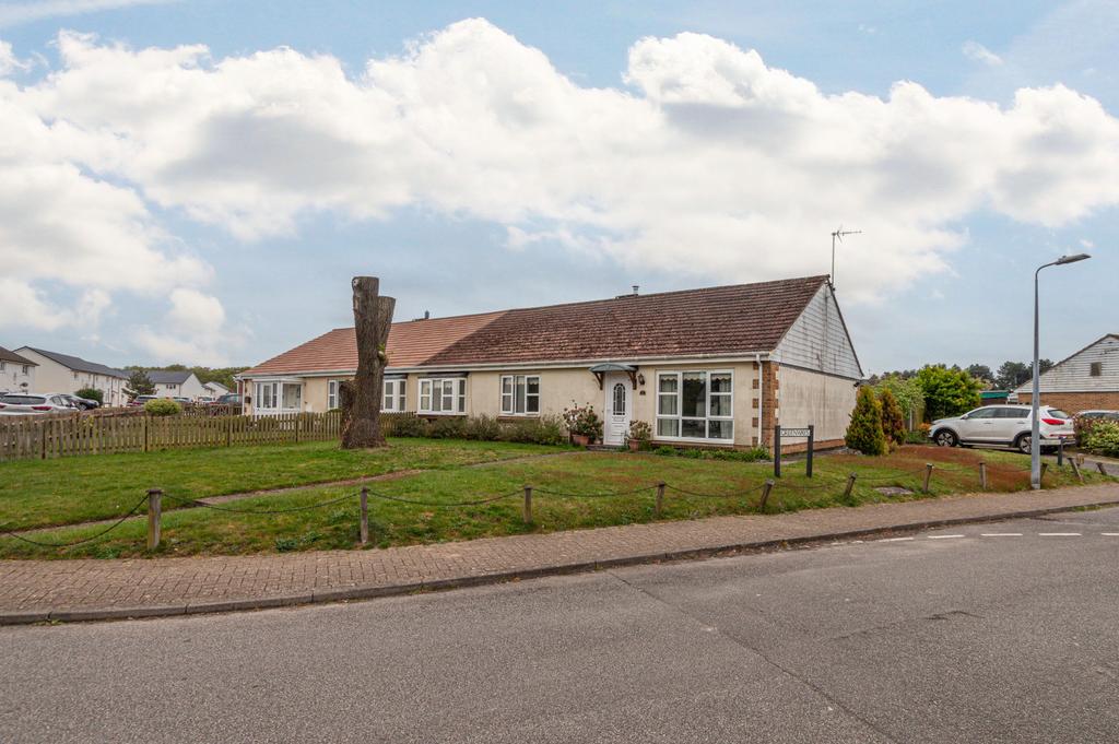 Greenways, Sutton Heath, IP12 3TR 3 bed semi-detached bungalow - £290,000