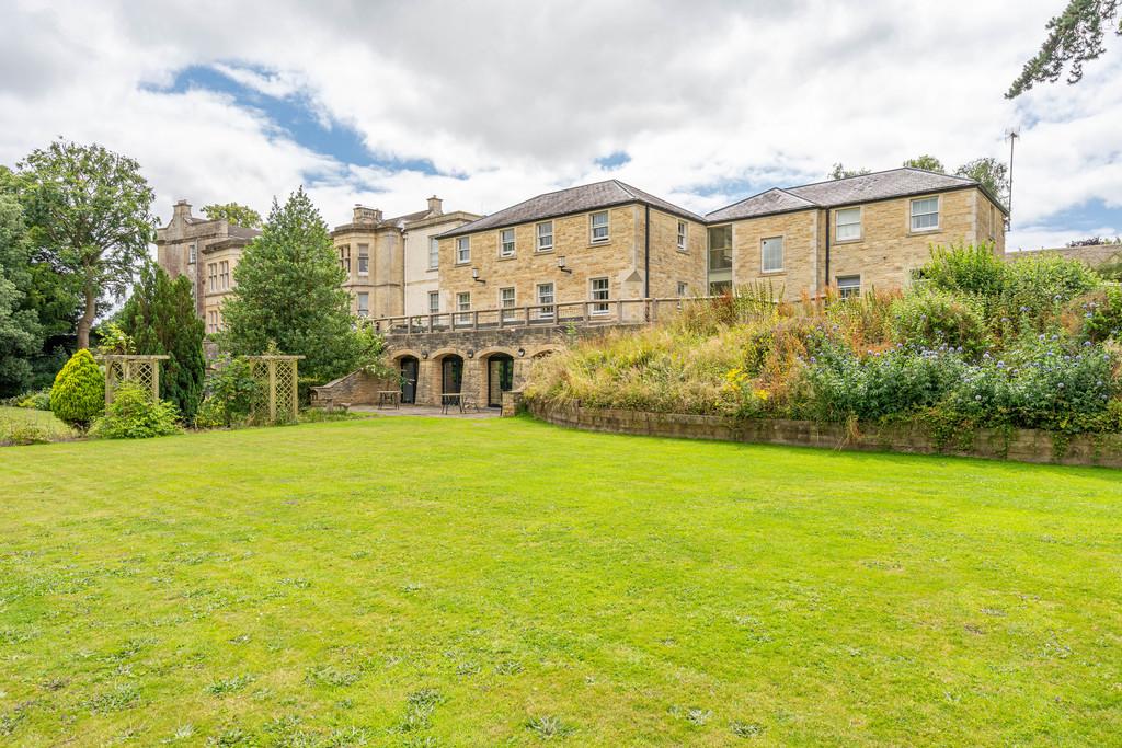 Eccles Court 1 bed apartment - £850 pcm (£196 pw)