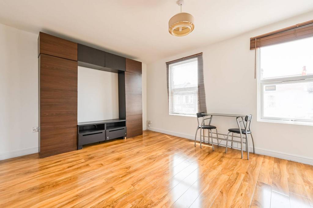 Chingford Road, Lloyd Park... 2 bed flat for sale - £425,000