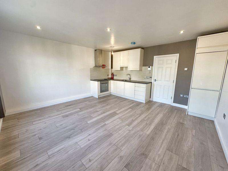 Hencroft Street South, Slough, SL1 1 bed flat to rent - £1,250 pcm (£ ...