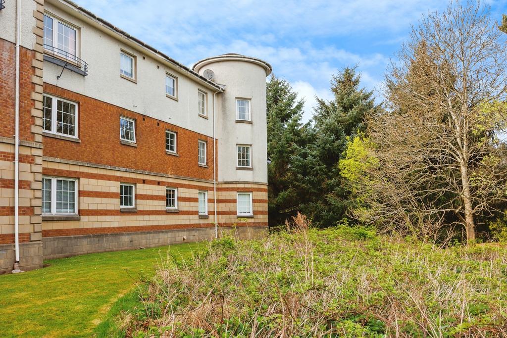 Watson Green, West Lothian EH54 3 bed flat for sale - £193,000