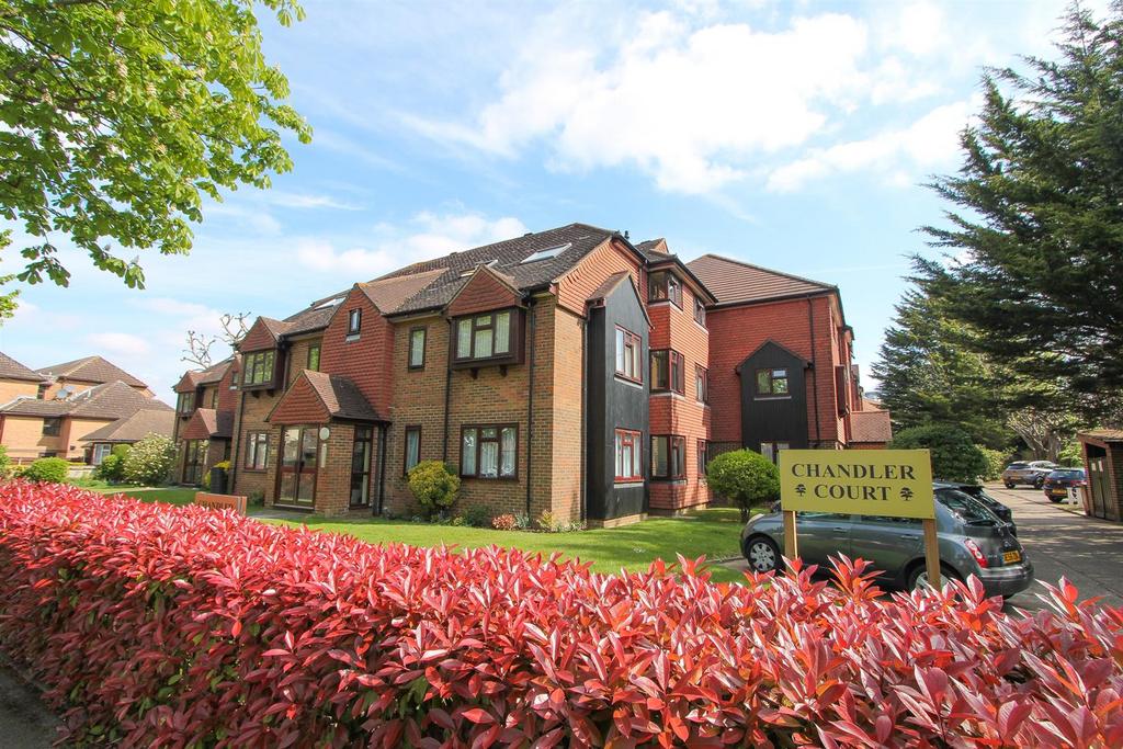 Holmwood Gardens, Wallington SM6 2 bed flat - £305,000