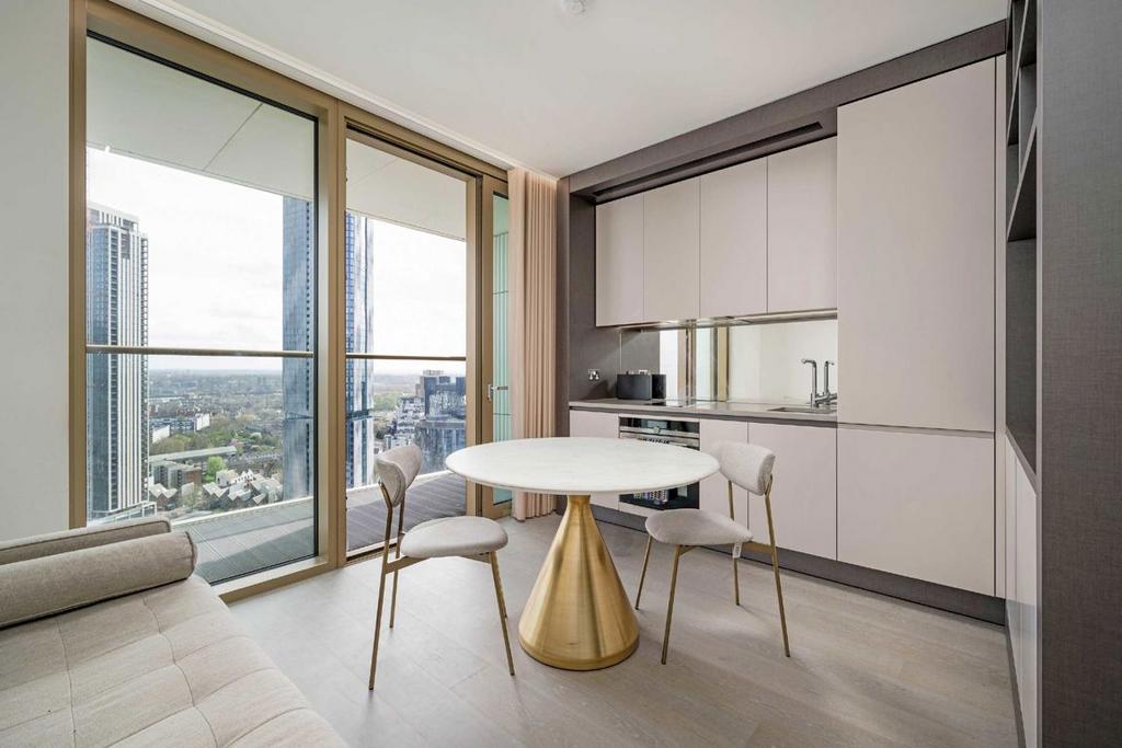 Park Drive, London E14 Studio - £2,496 pcm (£576 pw)