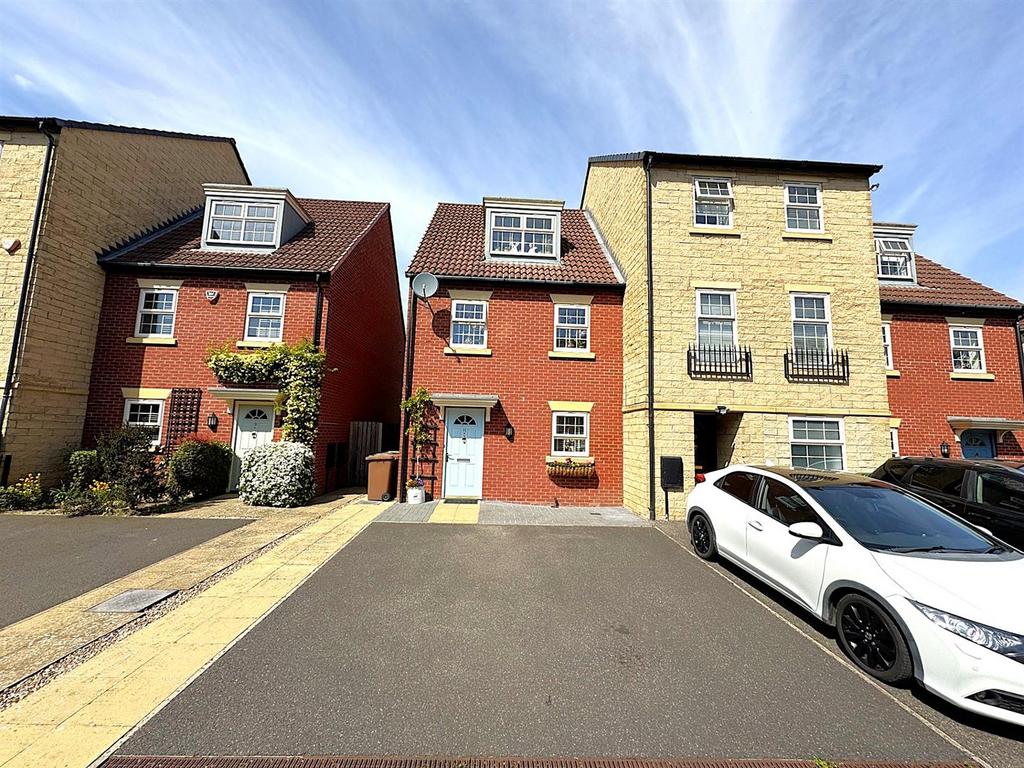 Regal Close, Corby NN17 3 bed end of terrace house - £262,500