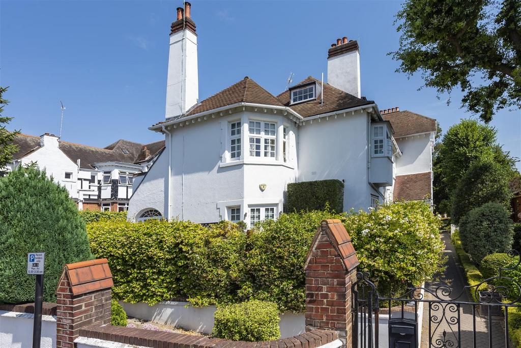 Kidderpore Avenue, Hampstead, NW3 3 bed flat - £1,300,000