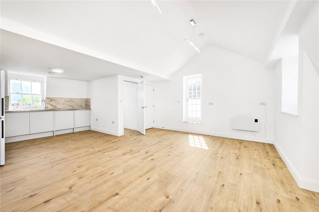 Cadmus Close, London, SW4 1 bed flat - £2,250 pcm (£519 pw)