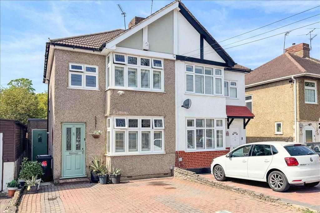Durham Road, Feltham, Middlesex, TW14 3 bed semi-detached house for ...