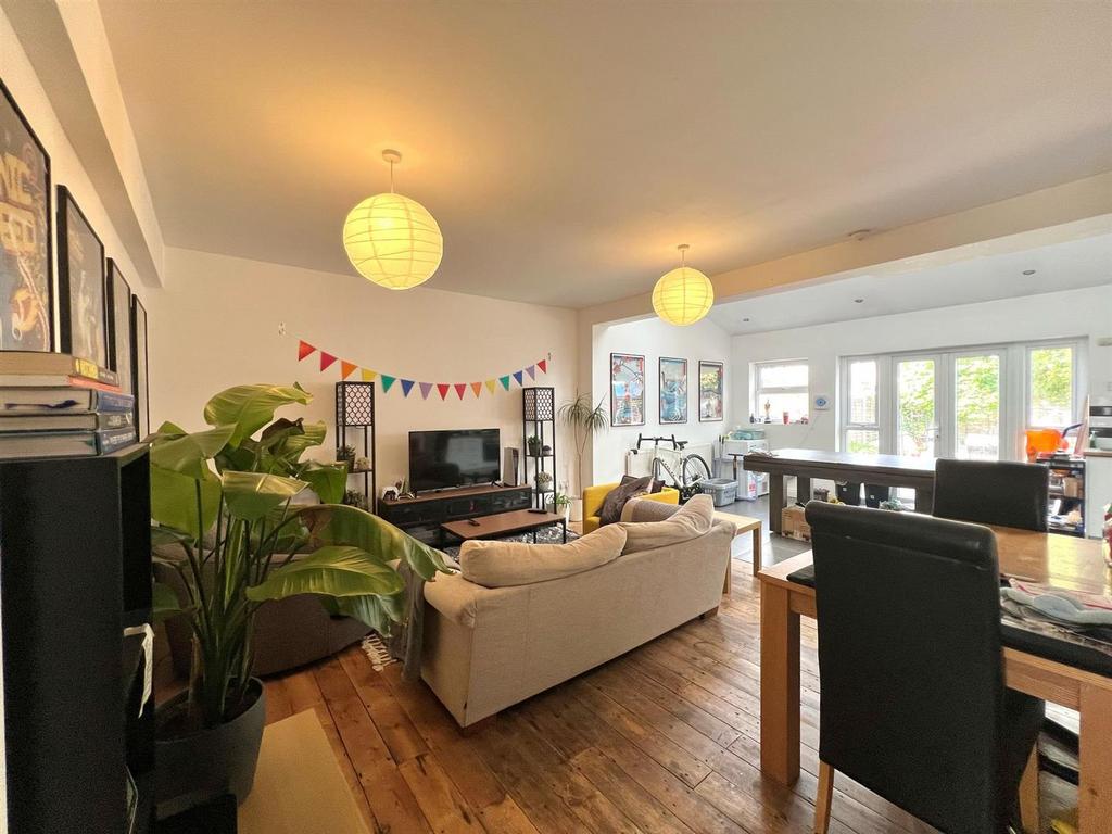 St Andrews Road, London E17 3 bed terraced house - £725,000