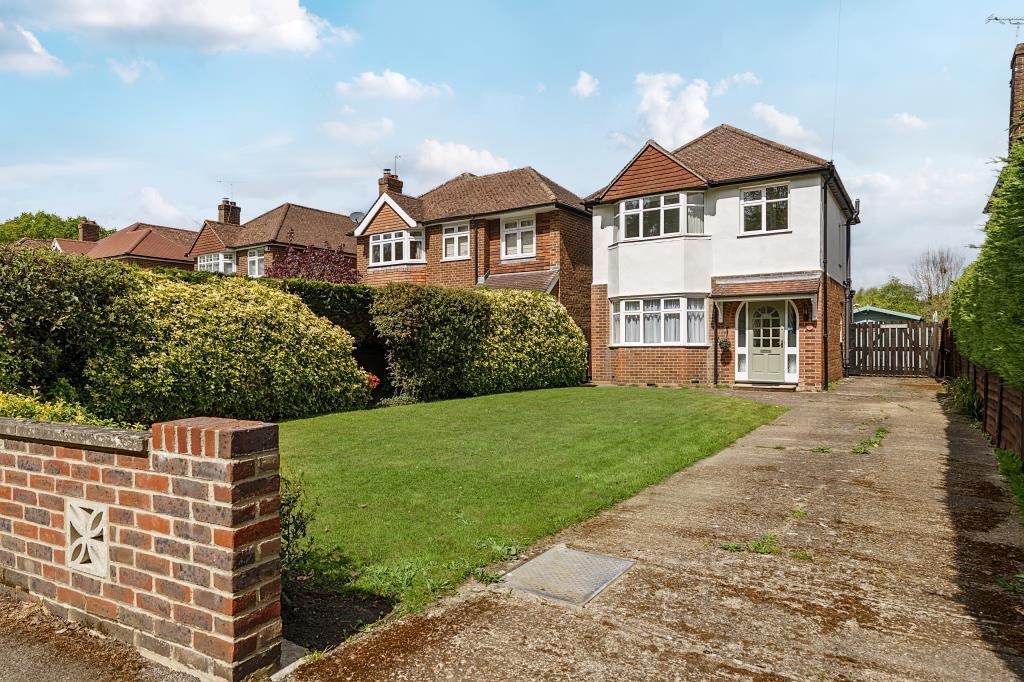 Woking, Surrey, GU22 3 bed detached house for sale - £700,000