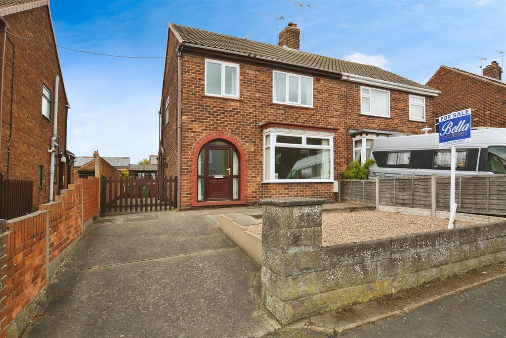 Collinson Avenue, Scunthorpe 3 bed semi-detached house - £145,000