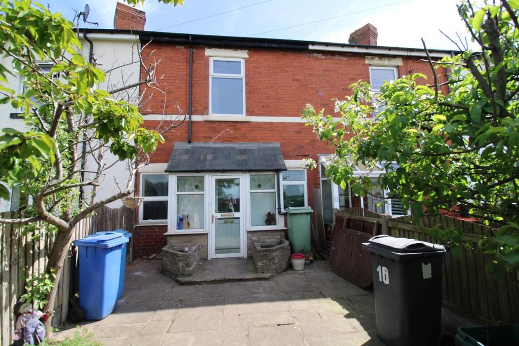 Springfield Terrace, Fleetwood FY7 2 bed terraced house - £650 pcm (£ ...