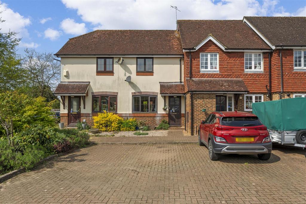 Little Manor Gardens, Cranleigh 2 bed house - £365,000
