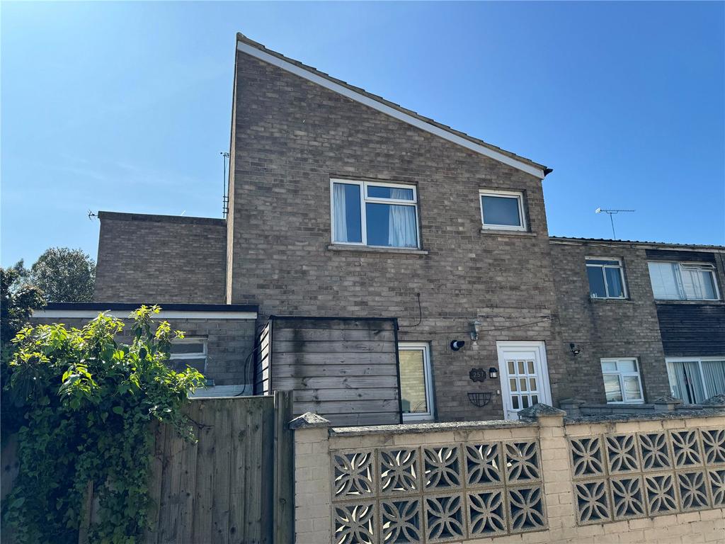 Crawley Close, Corringham, Essex, SS17 3 bed terraced house for sale ...