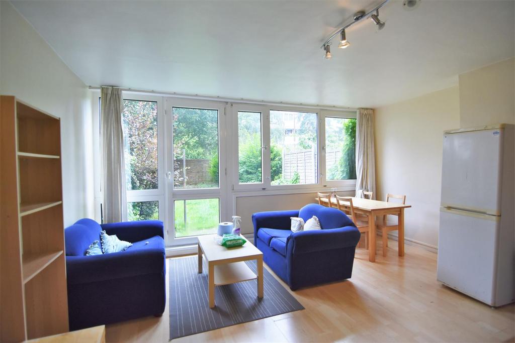 Bordon Walk, Roehampton SW15 4 bed flat - £2,350 pcm (£542 pw)