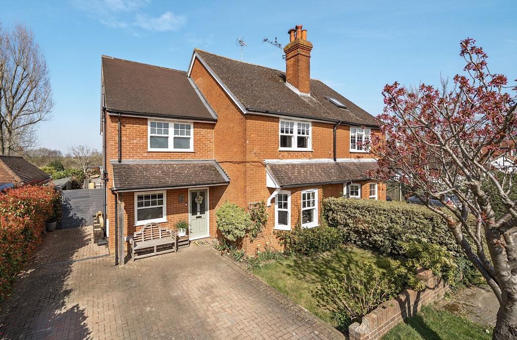 Manor Road, Ripley, Woking, GU23 4 bed semi-detached house for sale - £ ...