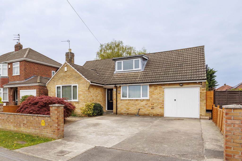 Howard Drive, York 3 bed detached house for sale - £425,000