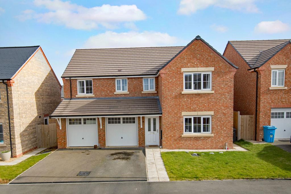 Simpson Close, Corby NN17 5 bed detached house - £410,000