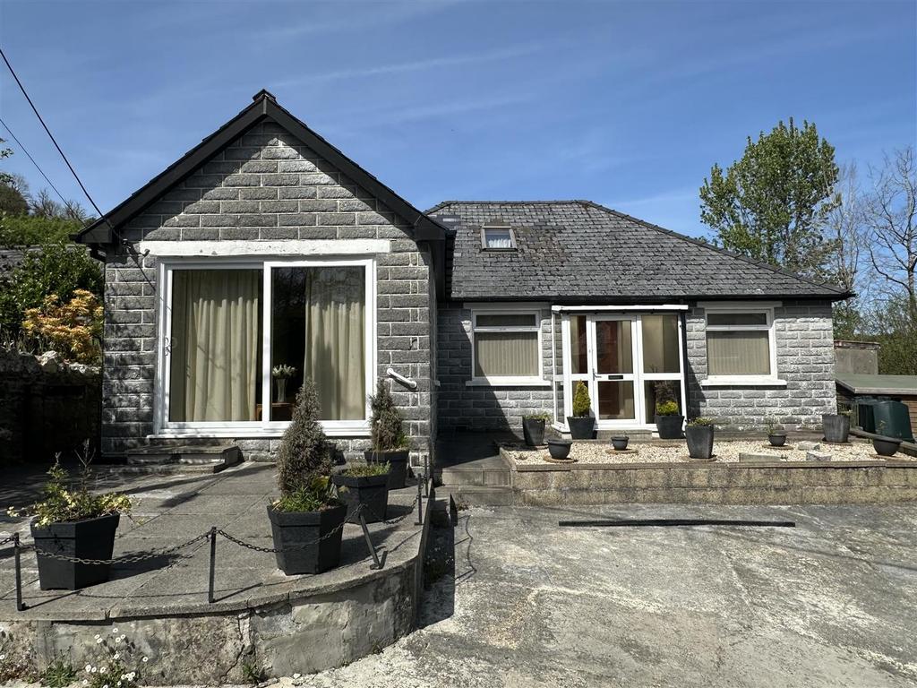 Castle Road, Pencader 3 bed bungalow - £257,500