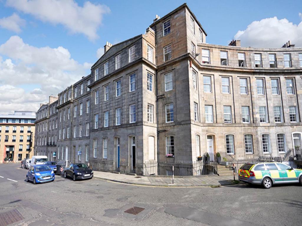 Gardner's Crescent, Edinburgh, 1 bed flat - £1,100 pcm (£254 pw)