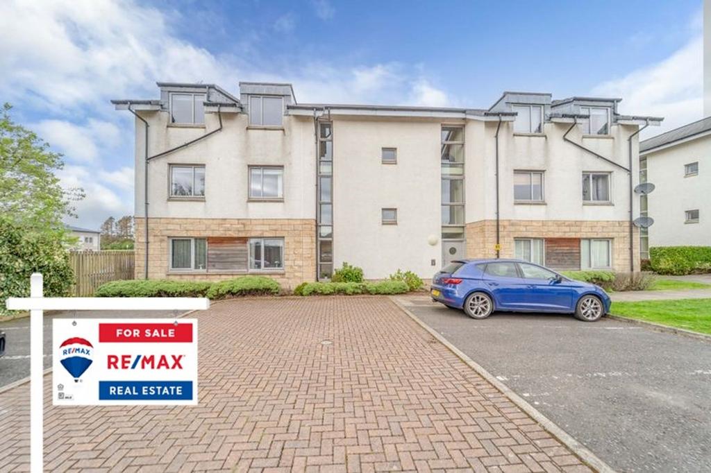 West Main Street, Broxburn EH52 2 bed apartment - £142,000