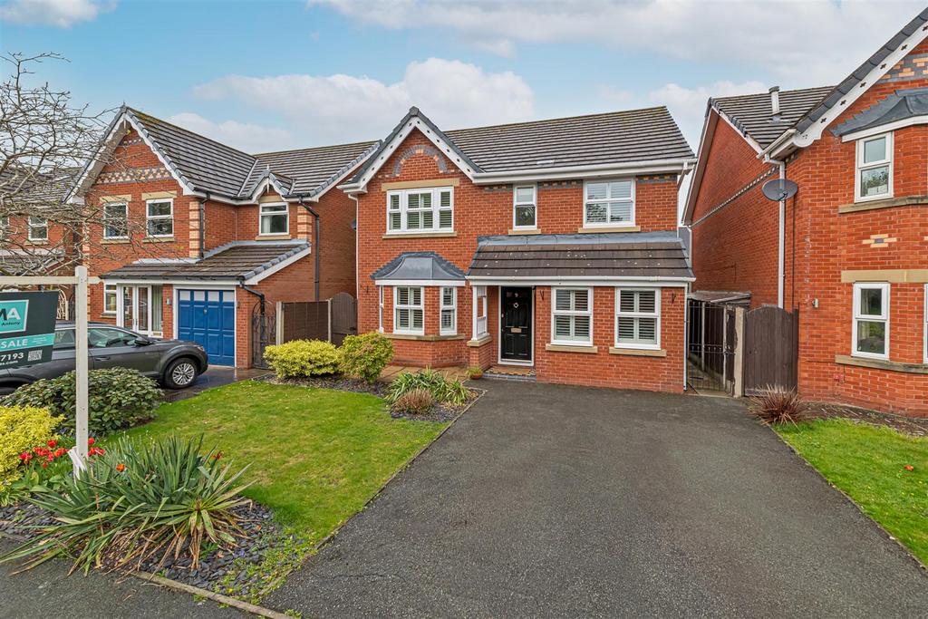 Farmleigh Gardens, Great Sankey... 4 bed detached house - £425,000