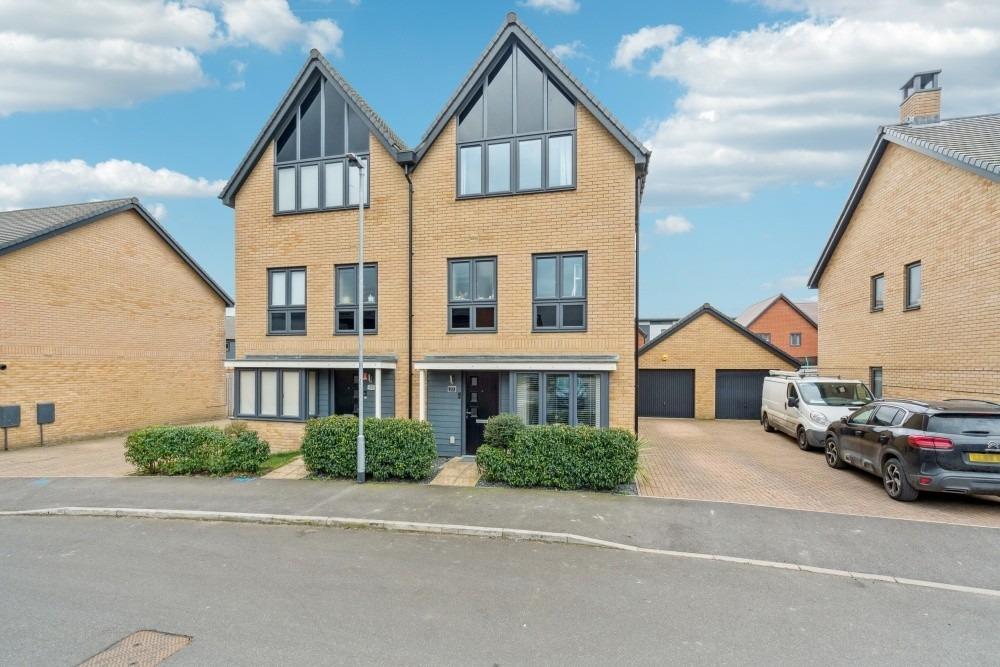 Colosseum Drive, Dunstable LU5 4 bed semi-detached house for sale - £ ...