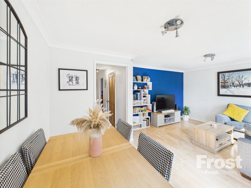 New Road, Datchet, Berkshire, SL3 3 bed end of terrace house for sale ...