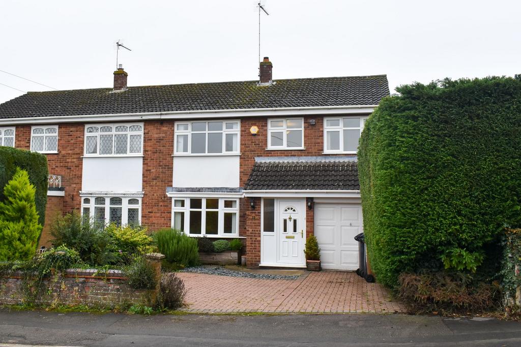 Croft Way, Weedon, NN7 4 bed semi-detached house - £1,350 pcm (£312 pw)