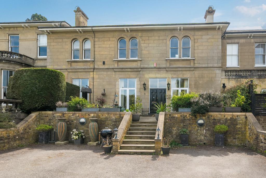 Longcross Road, Longcross, Surrey, KT16 4 bed terraced house for sale ...