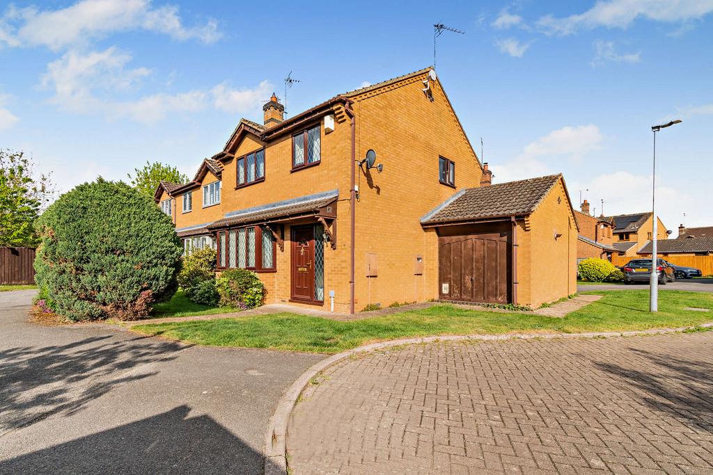 LISTER CLOSE, CORBY NN17 3 bed detached house - £270,000
