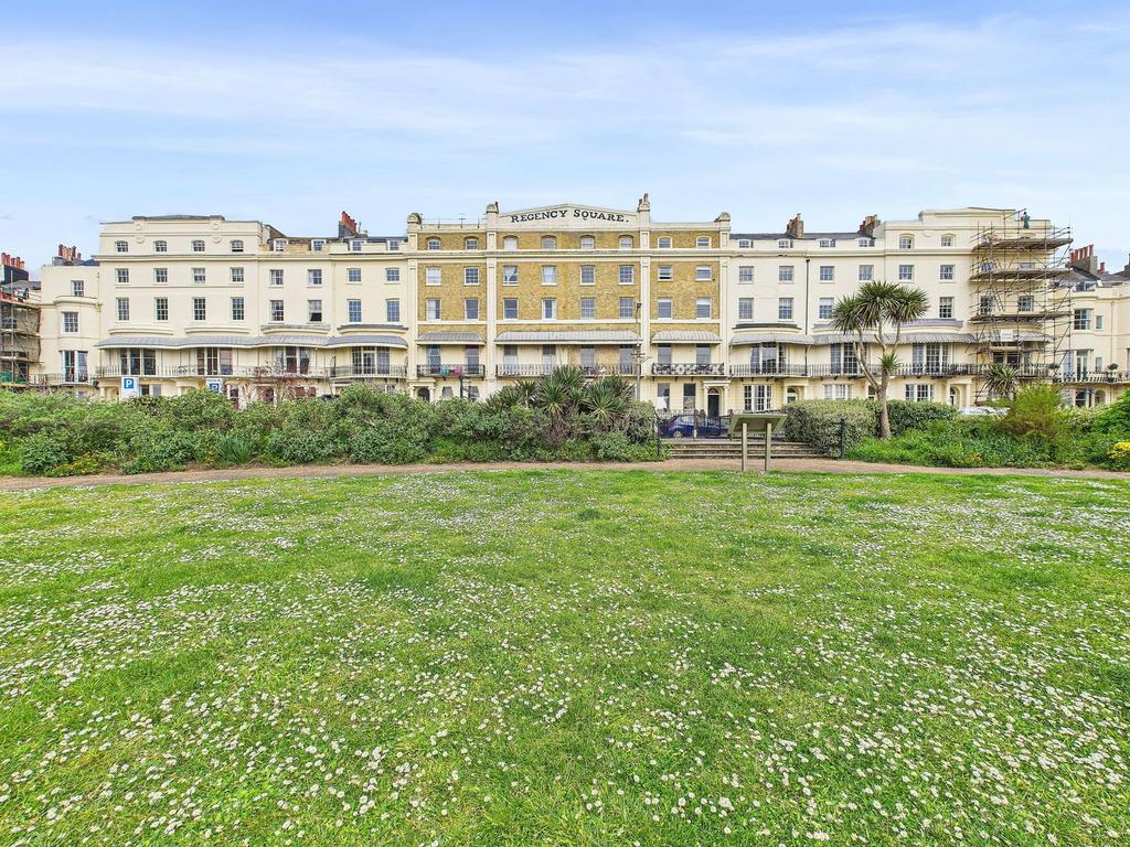 Regency Square, Brighton, BN1 2FJ 2 bed flat - £350,000