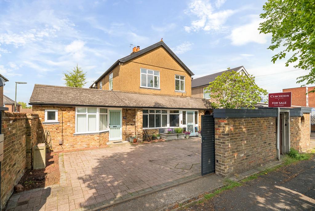 Staines Road West, Sunbury-On-Thames... 4 bed detached house for sale ...